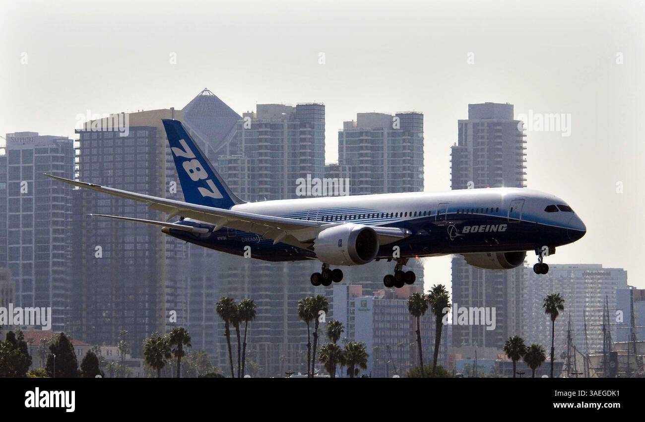March 12, 2012 - San Diego, California, U.S. - A Boeing 787 Dreamliner ...