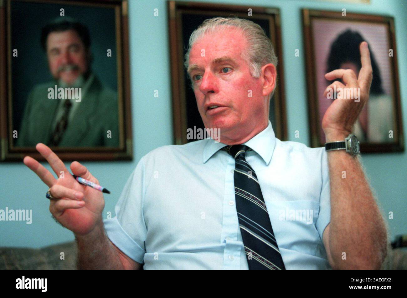 HT 46919 - - DELIVER TO: ht desk - - 4/24/97 - - - - CAPTION INFO: Jim McLaughlin, photographer ...