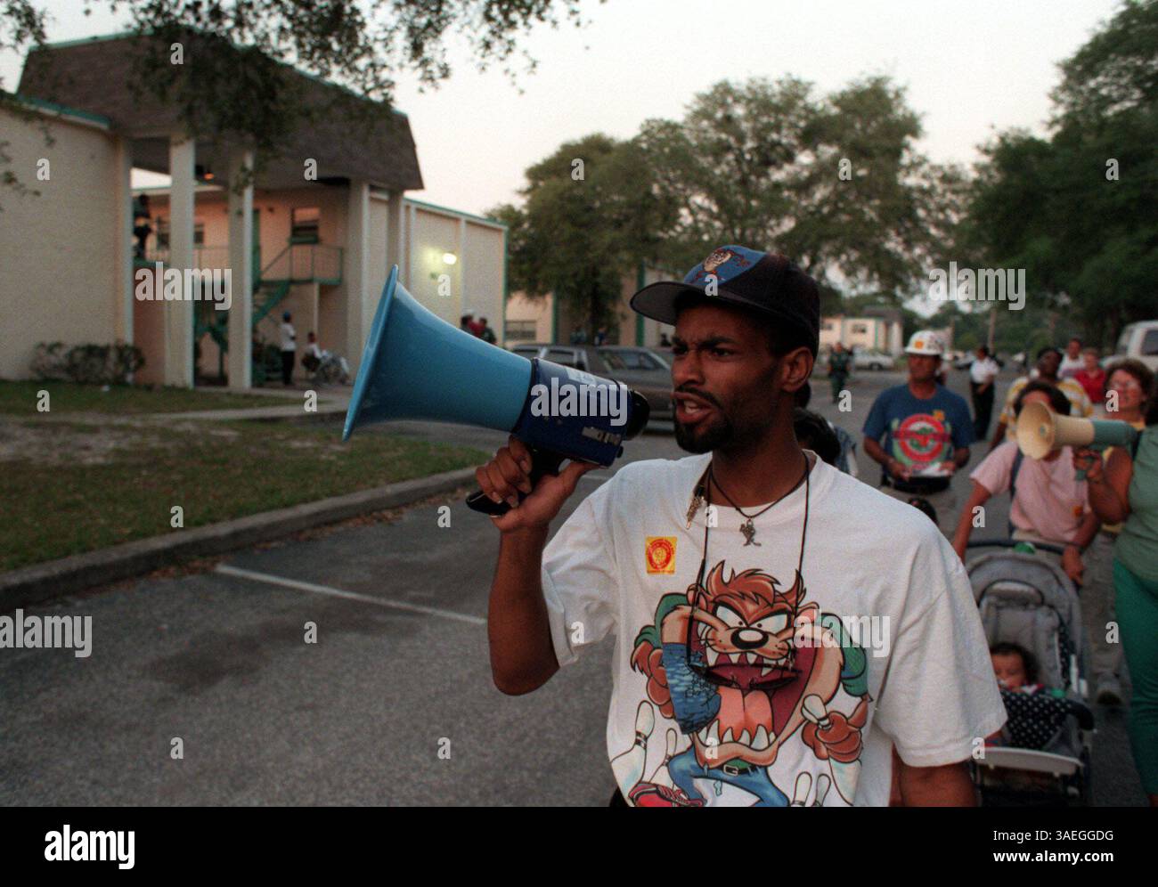 TP 47514 - - DELIVER TO: Advance - - 5/7/97 - - Tampa - - CAPTION INFO ...