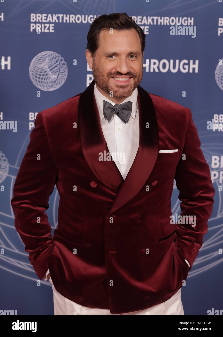 Édgar Ramírez attends the 11th Breakthrough Prize Ceremony at Barker ...