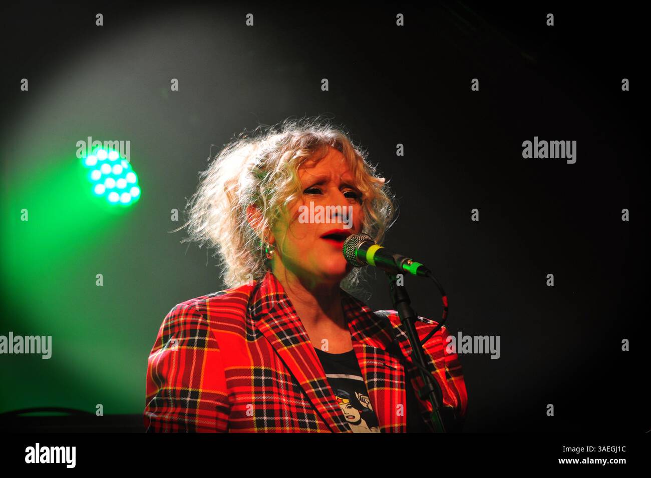 Peta Devlin, Die Braut haut ins Auge, Knust, Hamburg Stock Photo - Alamy