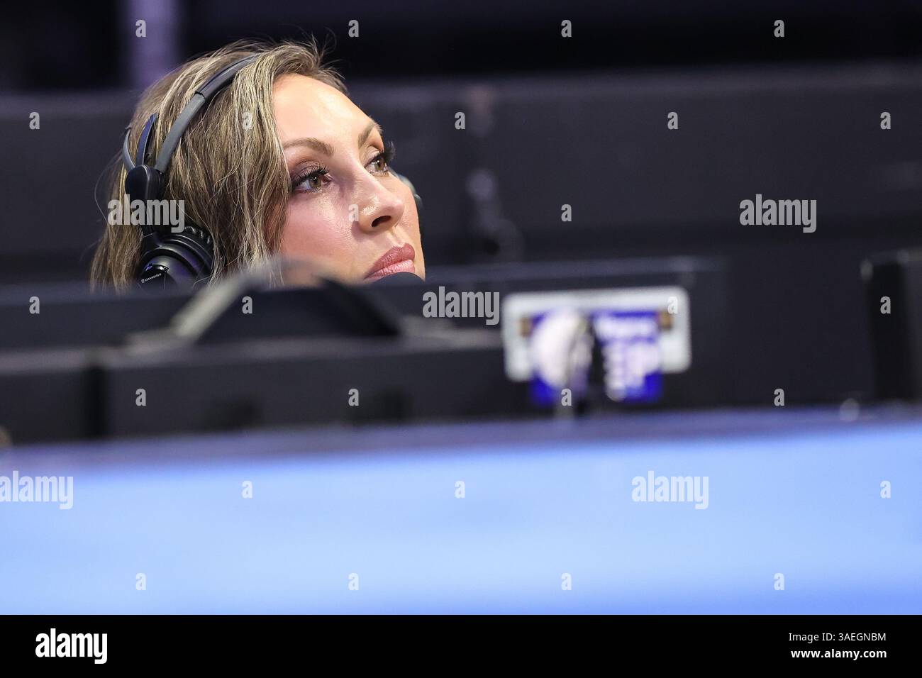 Las Vegas, NV, USA. 5th Apr, 2025. Crystina Poncher calls a fight ...