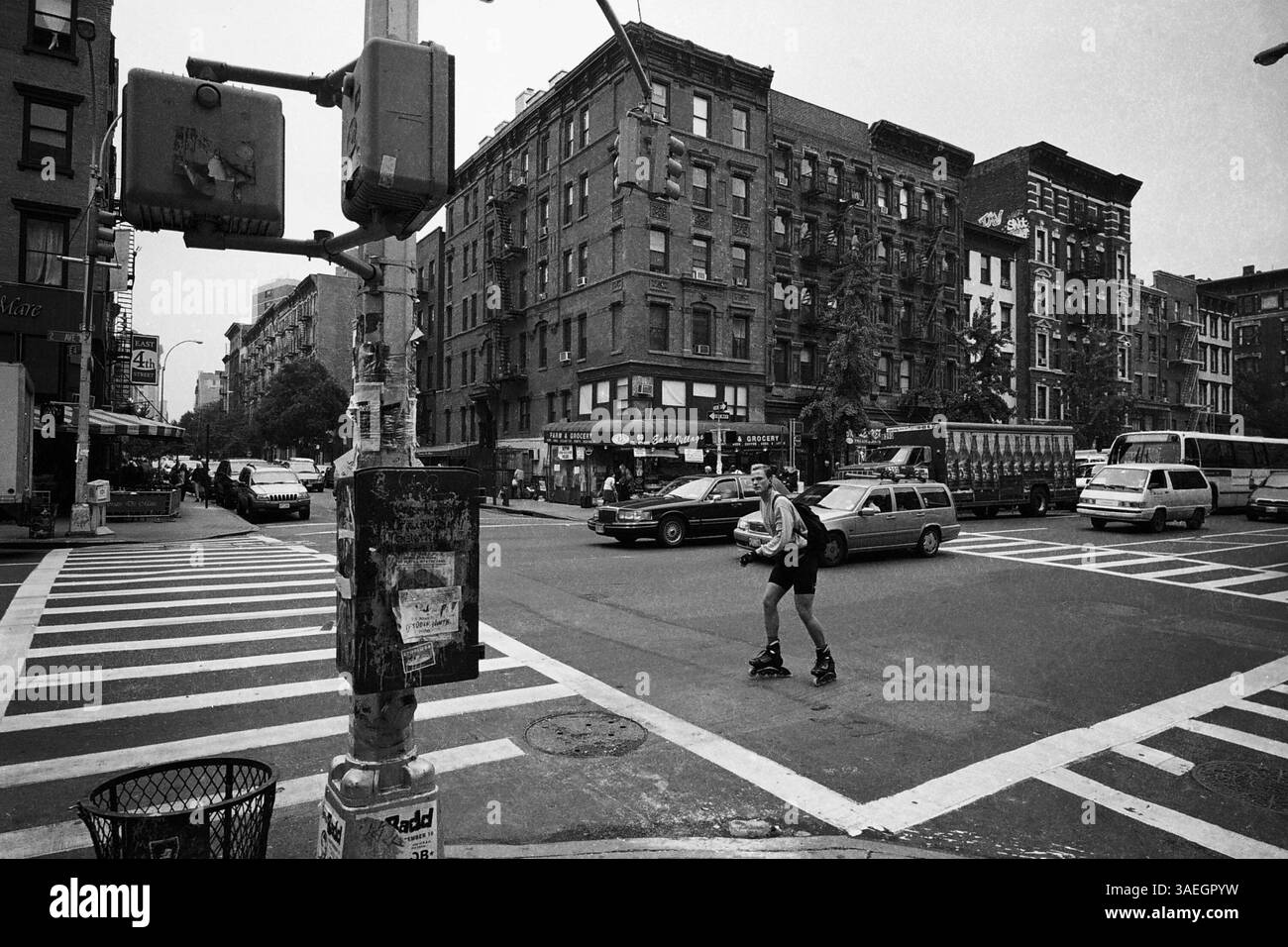 AJAXNETPHOTO. OCT, 2000. MANHATTAN, NEW YORK CITY, USA. - MAN SKATES ...