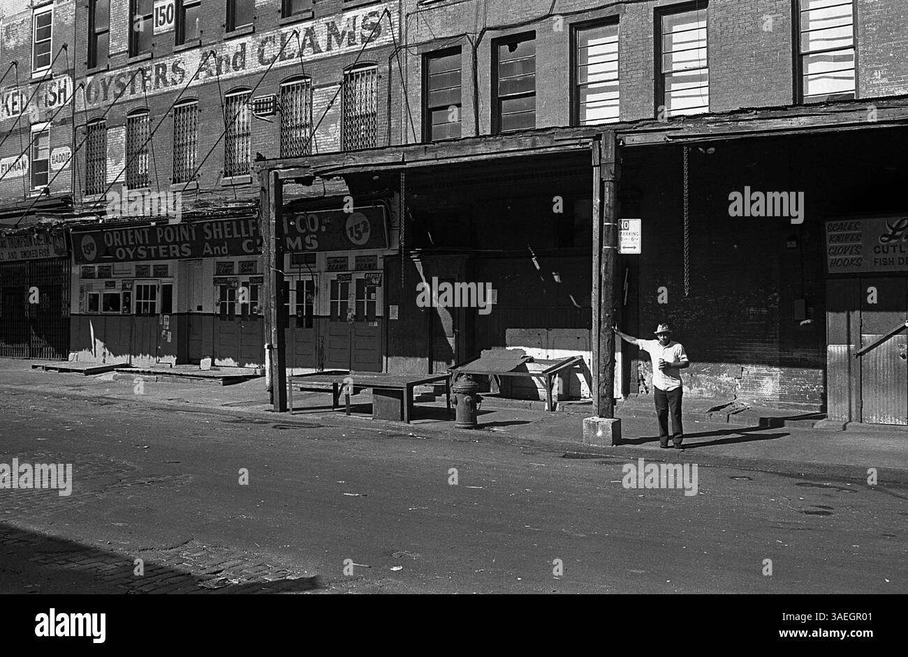 Old fulton fish market Black and White Stock Photos & Images - Alamy