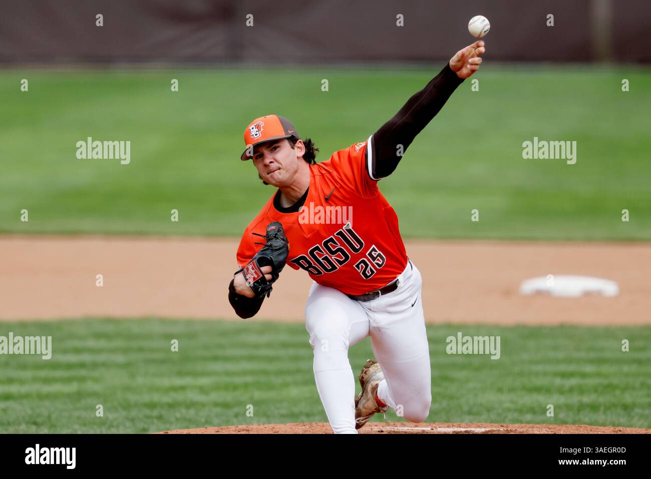 Bowling Green pitcher Nic Good (25) pitches against Miami OH during an ...