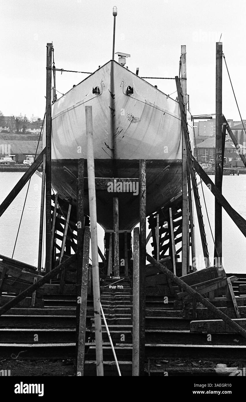 AJAXNETPHOTO. 1974. SOUTHAMPTON, ENGLAND. - J-CLASS ARRIVES - THE 1930S ...