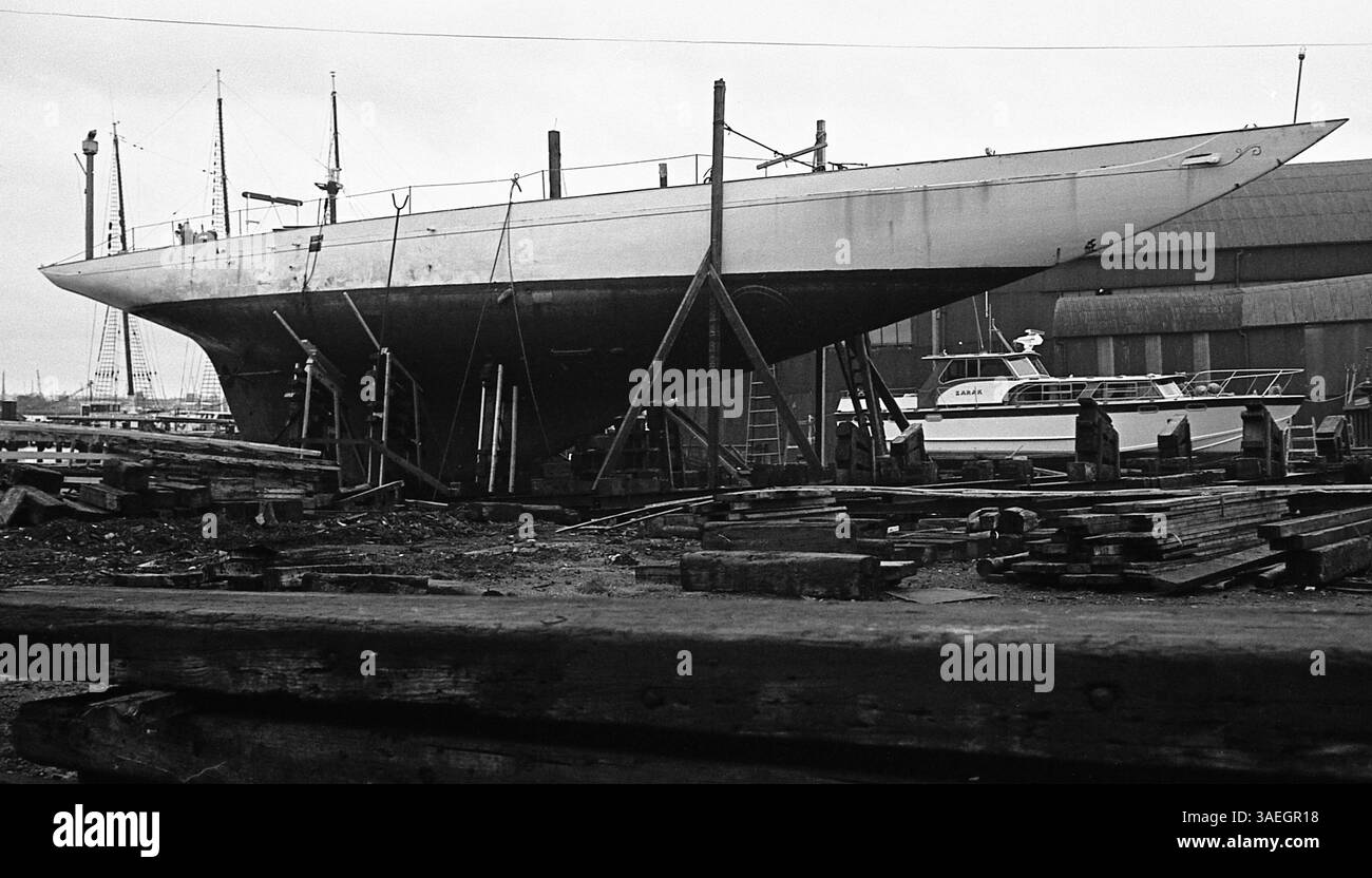 Shamrock v refit Black and White Stock Photos & Images - Alamy