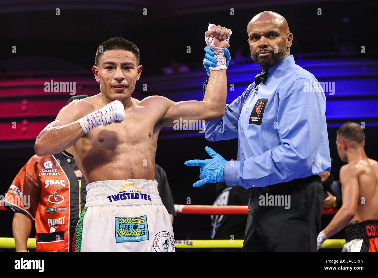 Las Vegas, NV, USA. 5th Apr, 2025. Featherweight Albert Gonzalez ...