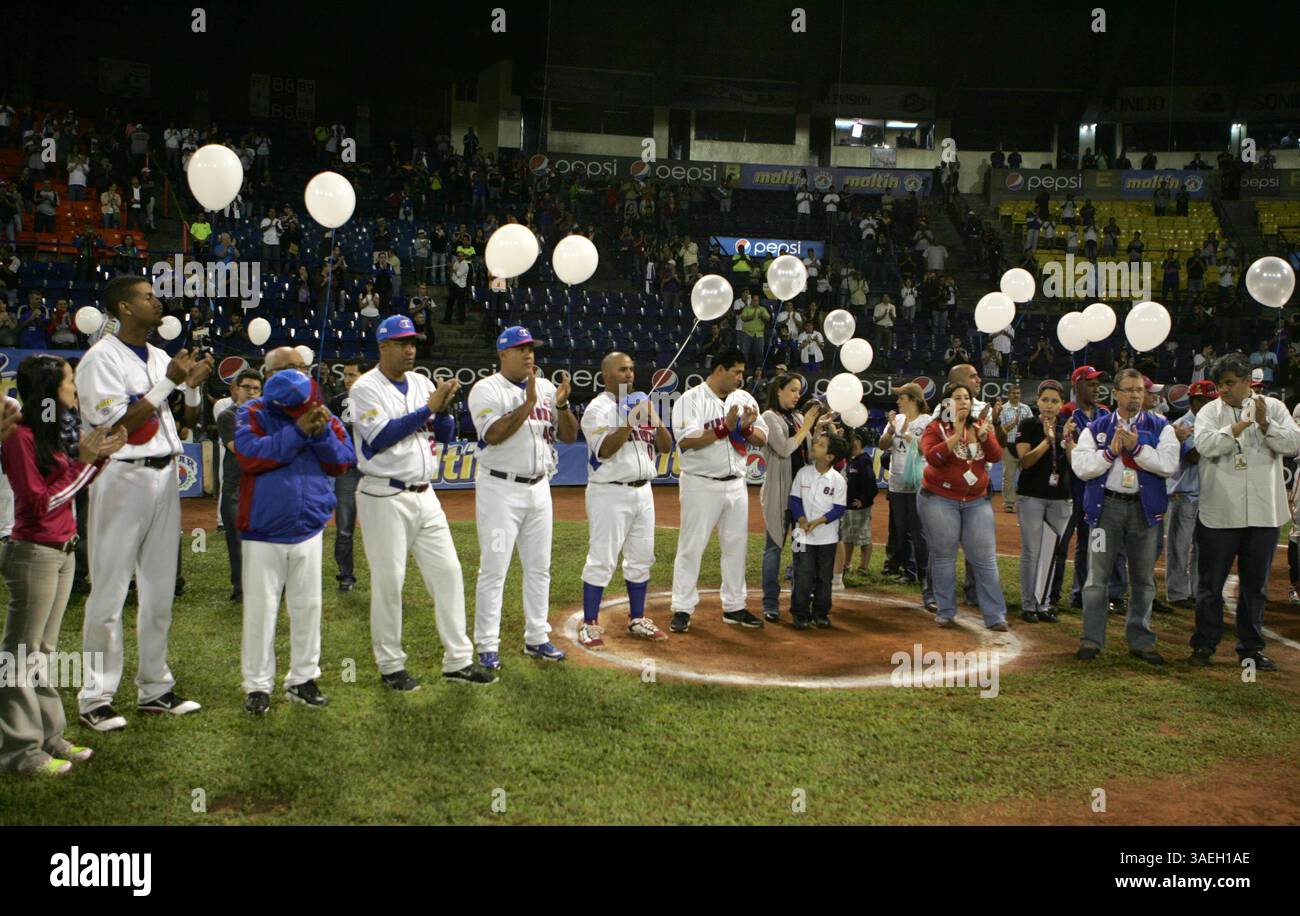 Dec. 16, 2011 - Caracas, DISTRITO CAPITAL, Venezuela - Peloteros y ...