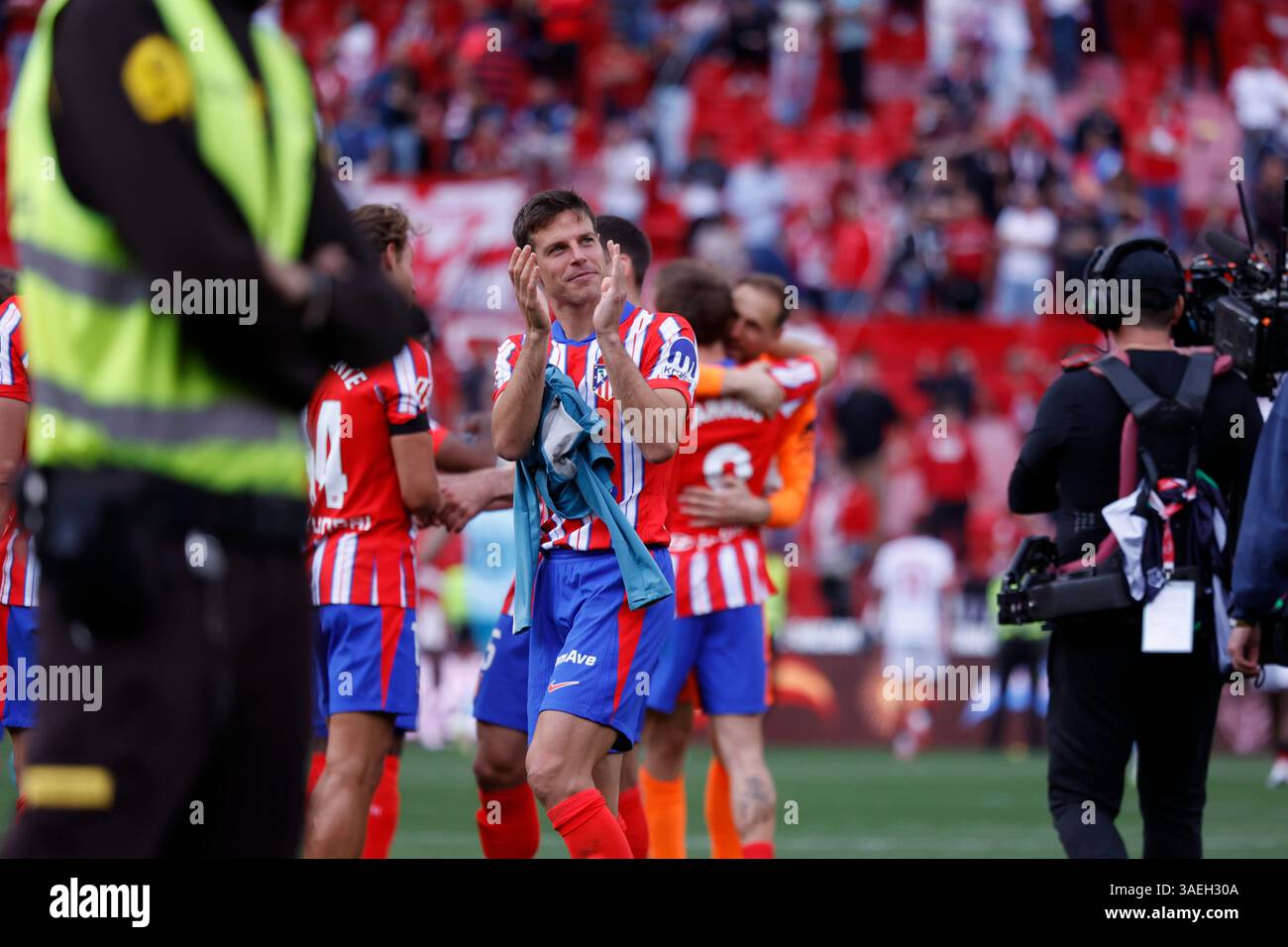 SEVILLA, ESPAÑA - 6 DE ABRIL DE 2025: César Azpilicueta del Atlético de ...