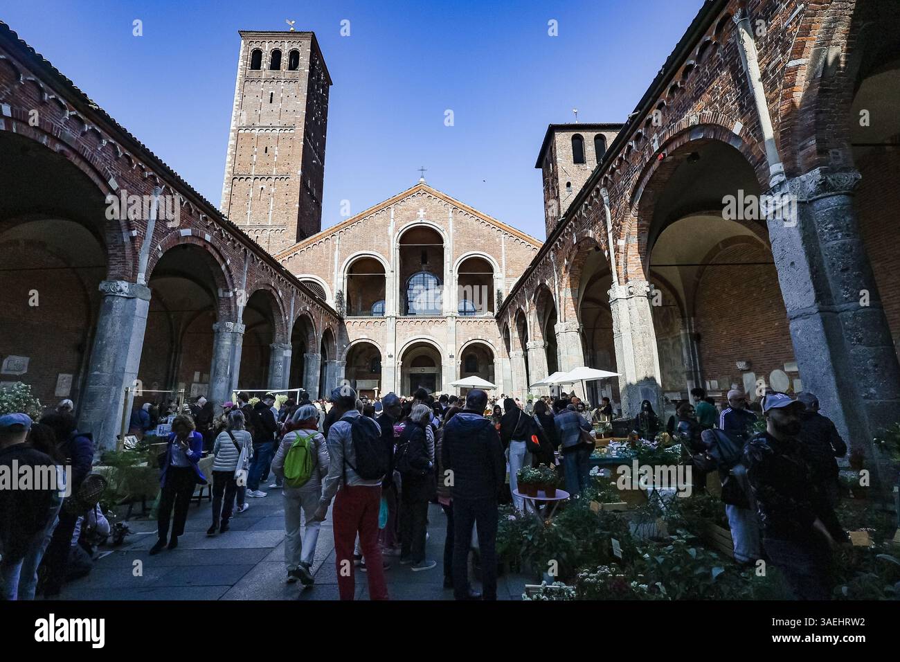Milan, Italy. 07th Apr, 2025. Milan, The Flora et Decora spring market ...