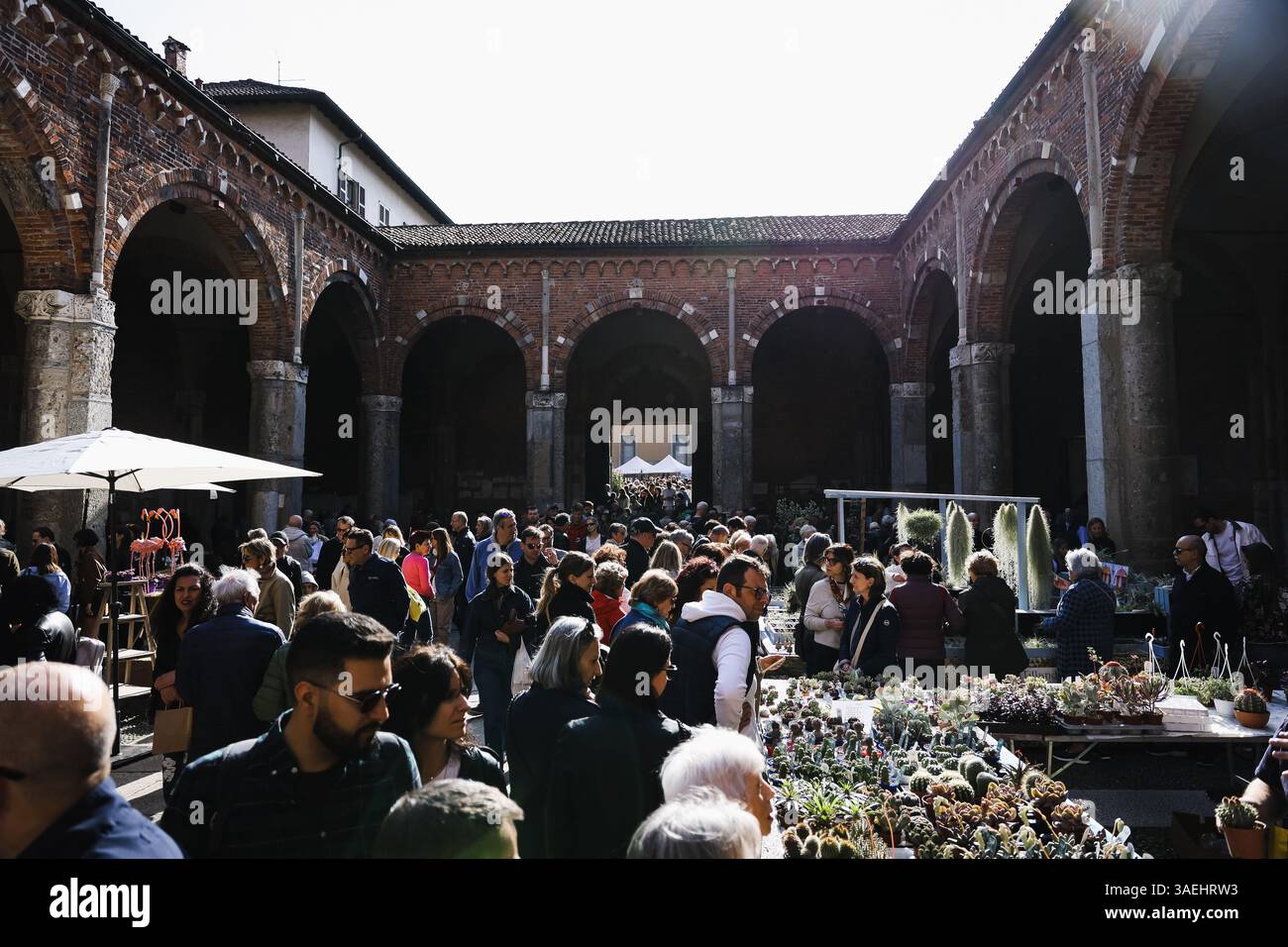 Milan, Italy. 07th Apr, 2025. Milan, The Flora et Decora spring market ...