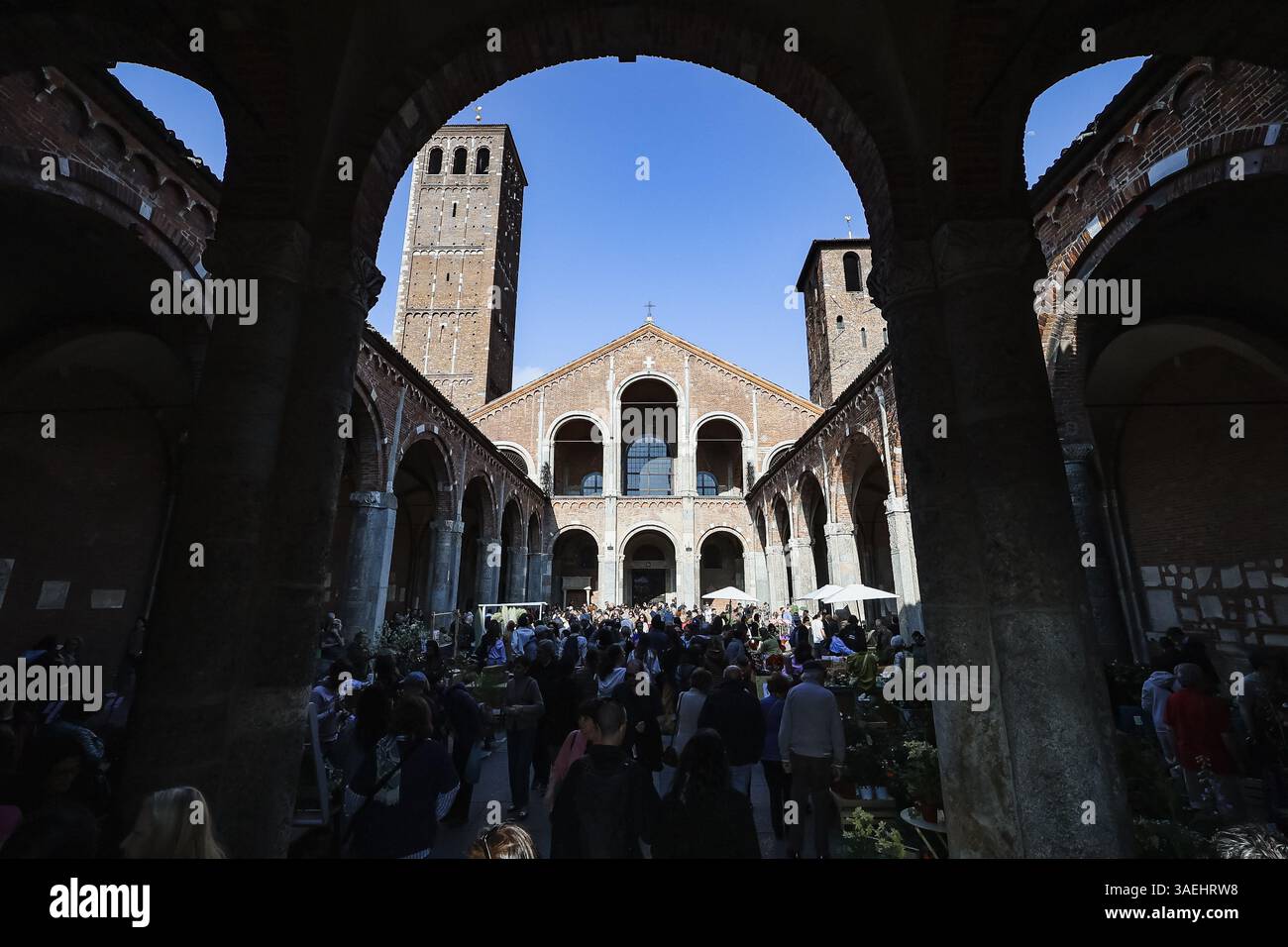Milan, Italy. 07th Apr, 2025. Milan, The Flora et Decora spring market ...