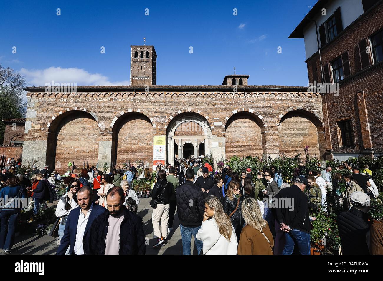 Milan, Italy. 07th Apr, 2025. Milan, The Flora et Decora spring market ...