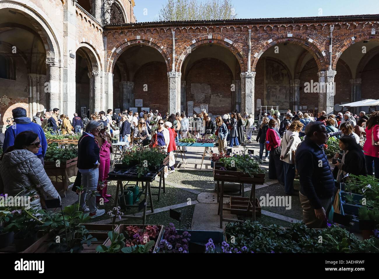 Milan, Italy. 07th Apr, 2025. Milan, The Flora et Decora spring market ...