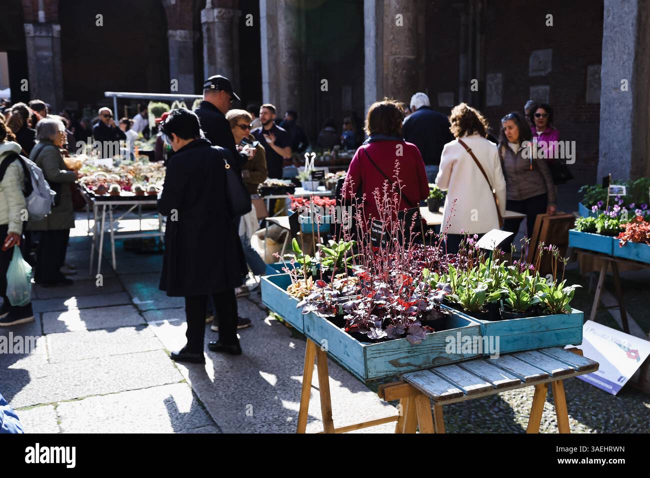 Milan, Italy. 07th Apr, 2025. Milan, The Flora et Decora spring market ...