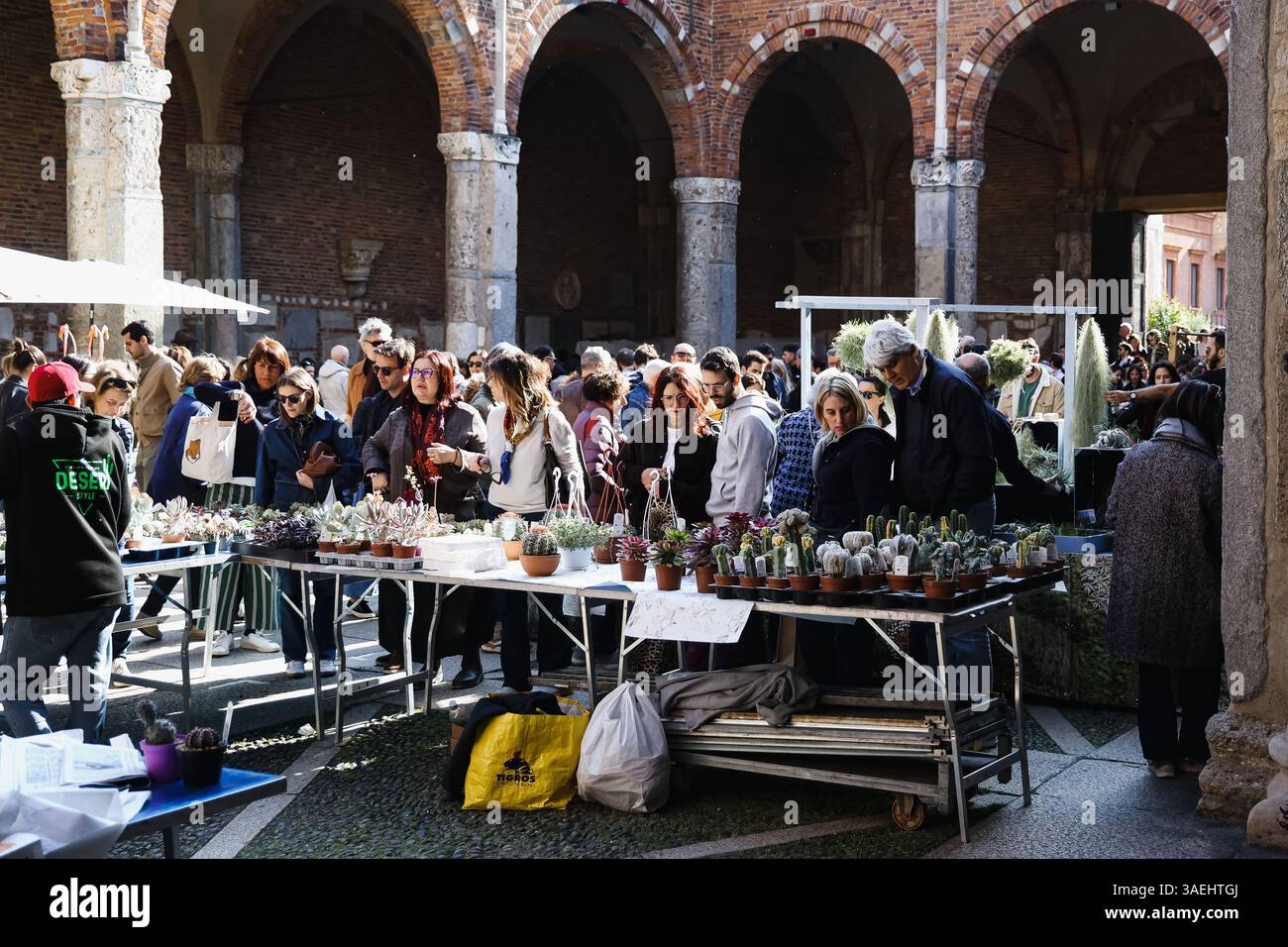 Milan, Italy. 07th Apr, 2025. Milan, The Flora et Decora spring market ...