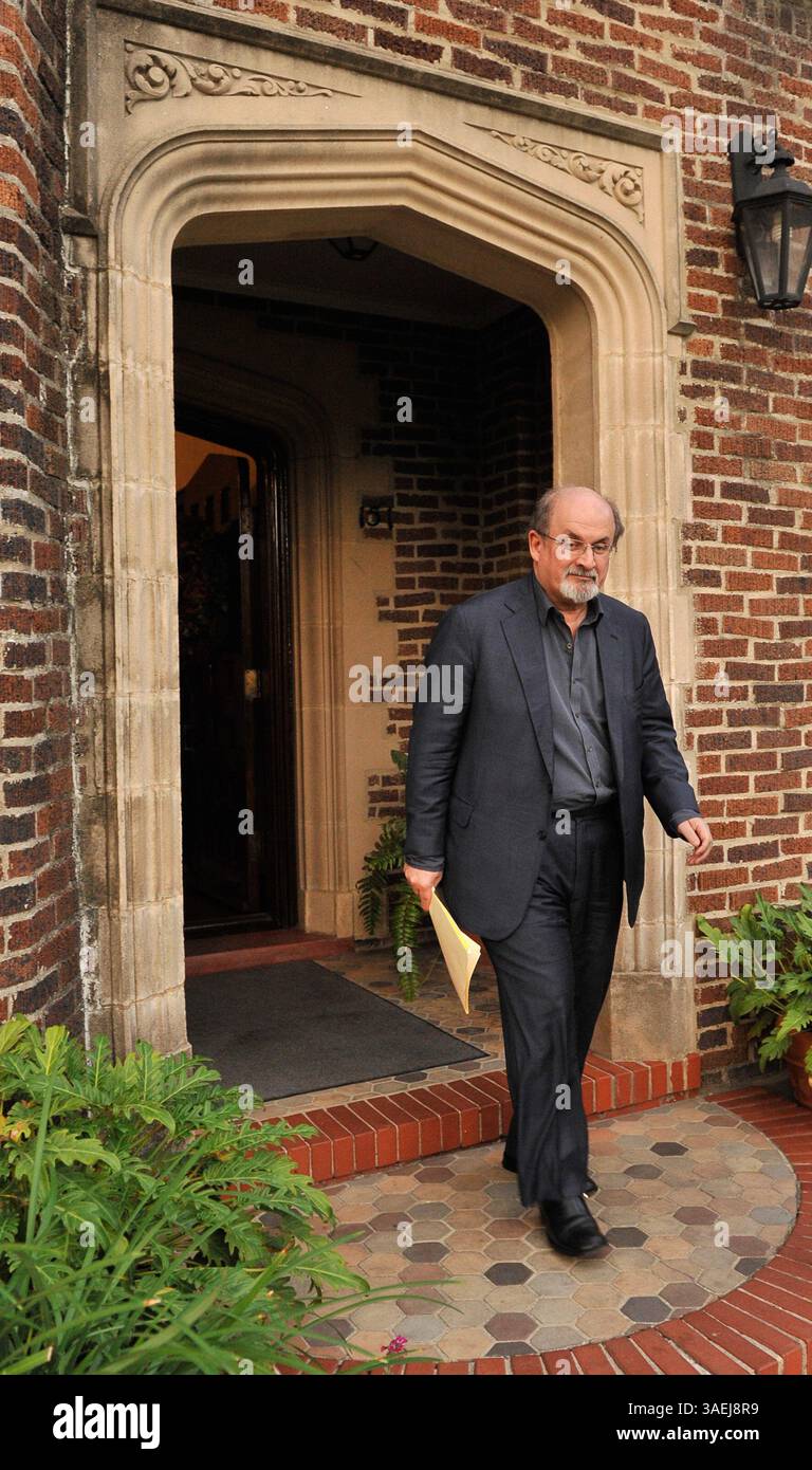 Nov. 07, 2011 - San Antonio, Texas, U.S. - Author SALMON RUSHDIE, who ...