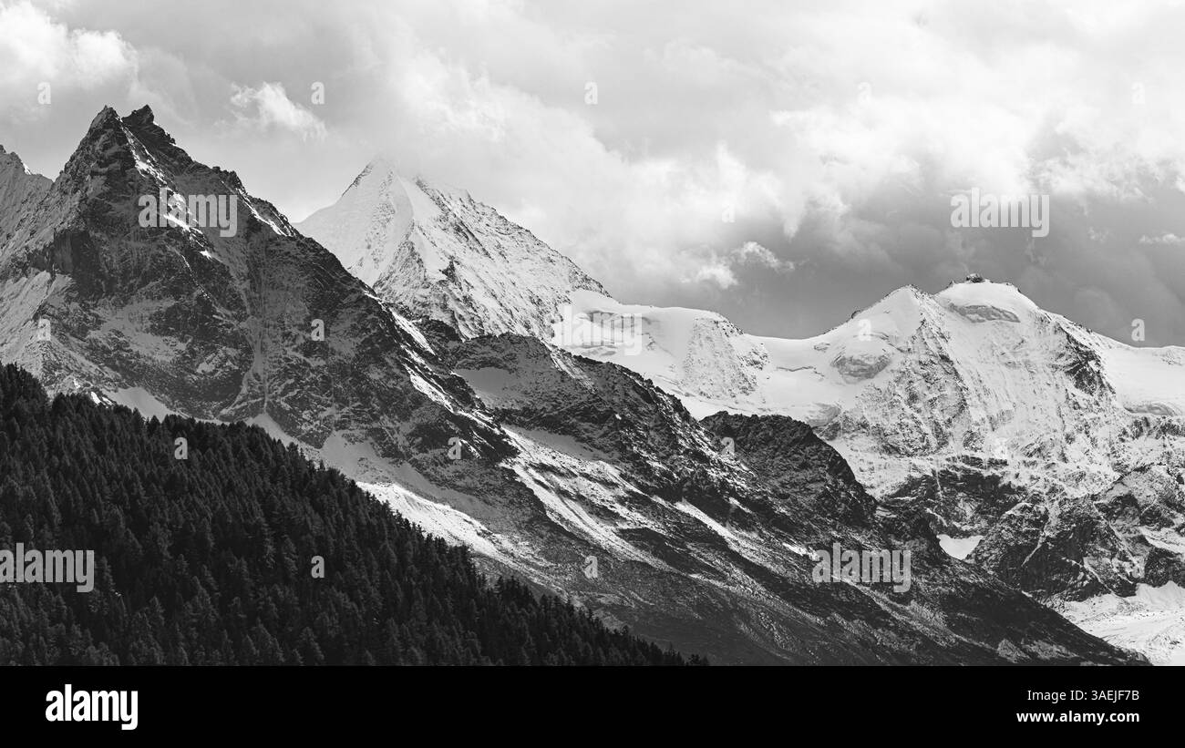 Top mountain ranges covered snow Black and White Stock Photos & Images ...