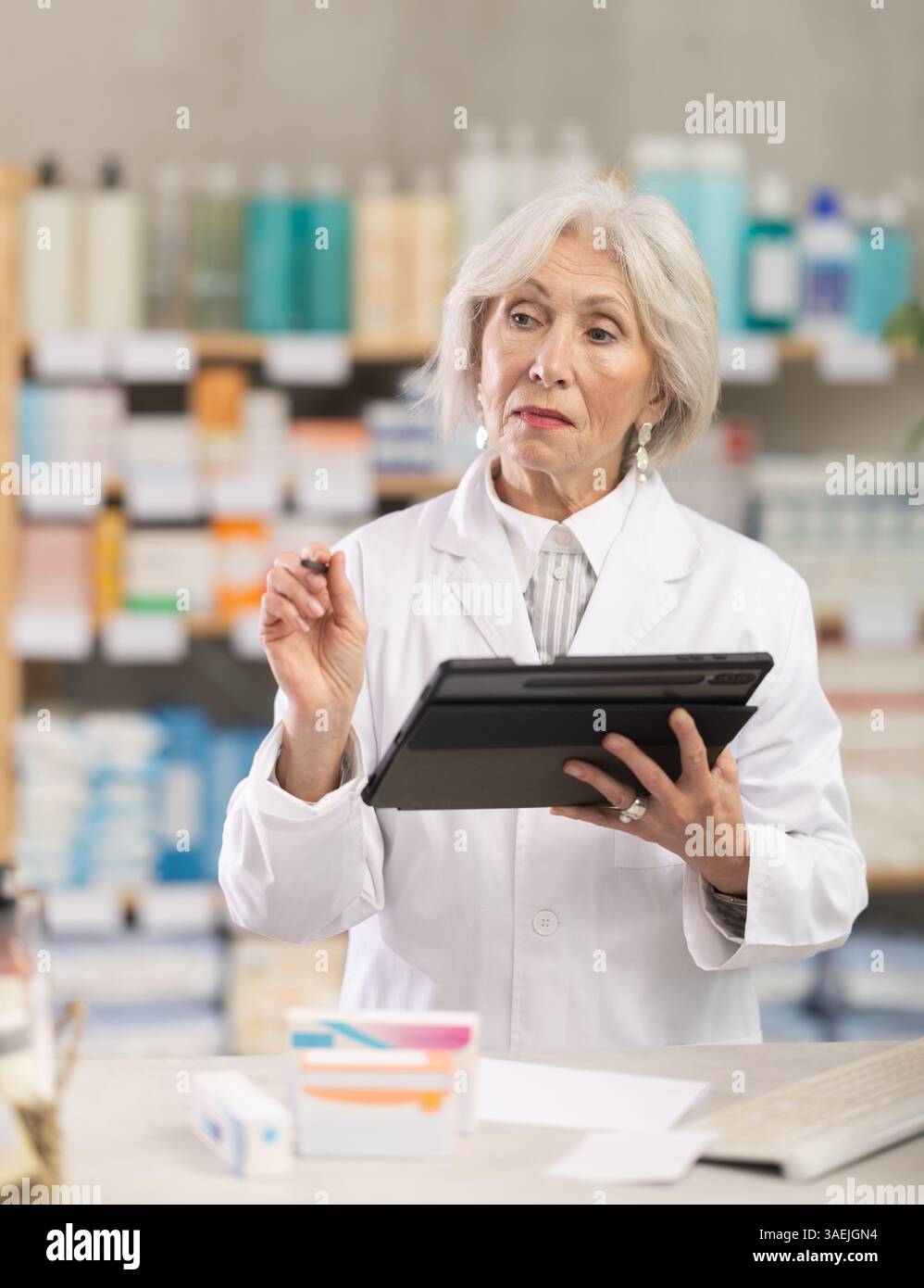 Female pharmacist conducting inventory with tablet Stock Photo - Alamy