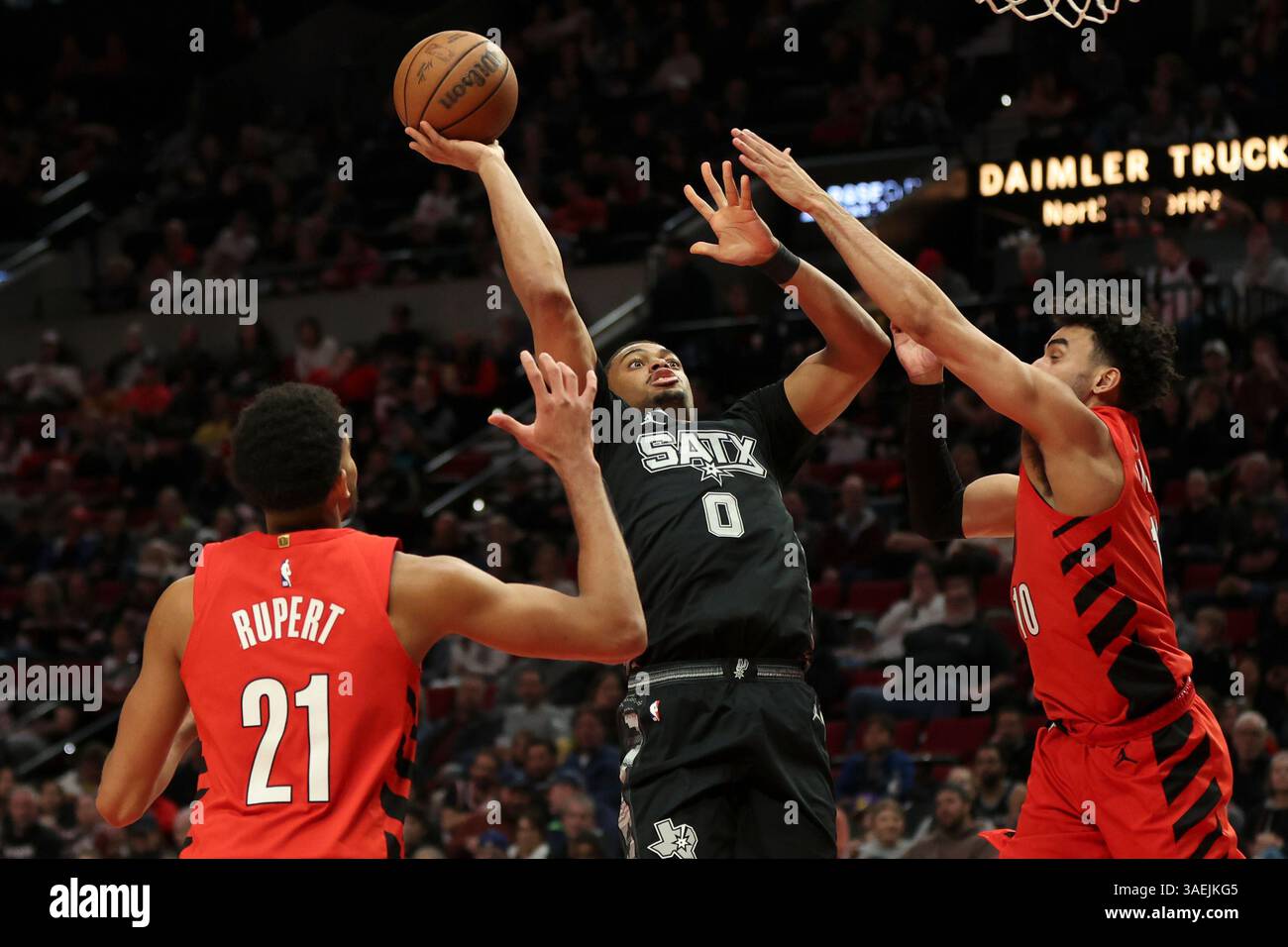 San Antonio Spurs forward Keldon Johnson (0) shoots between Portland ...