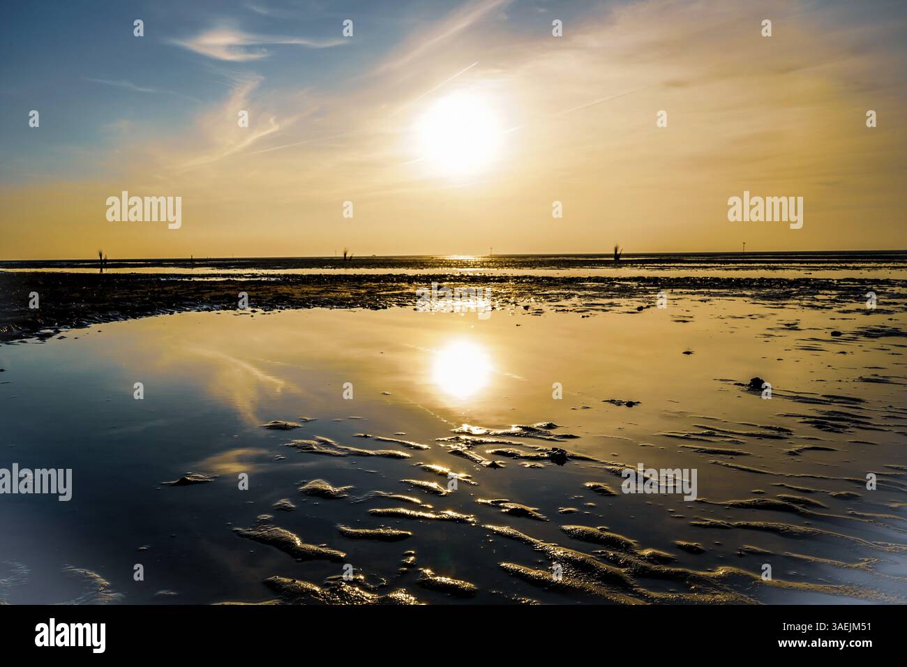 Sun reflects on sandy beach hi-res stock photography and images - Alamy