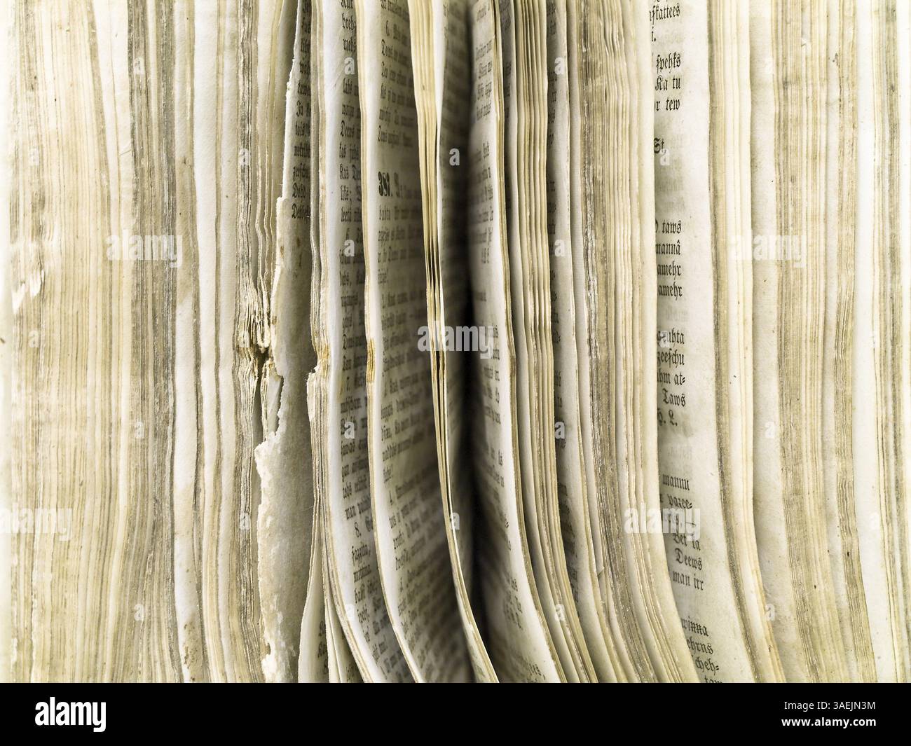 Photo old open book hi-res stock photography and images - Alamy