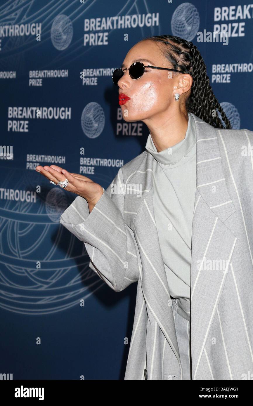 April 6, 2025, Santa Monica, Ca, USA: LOS ANGELES - APR 6: Alicia Keys ...