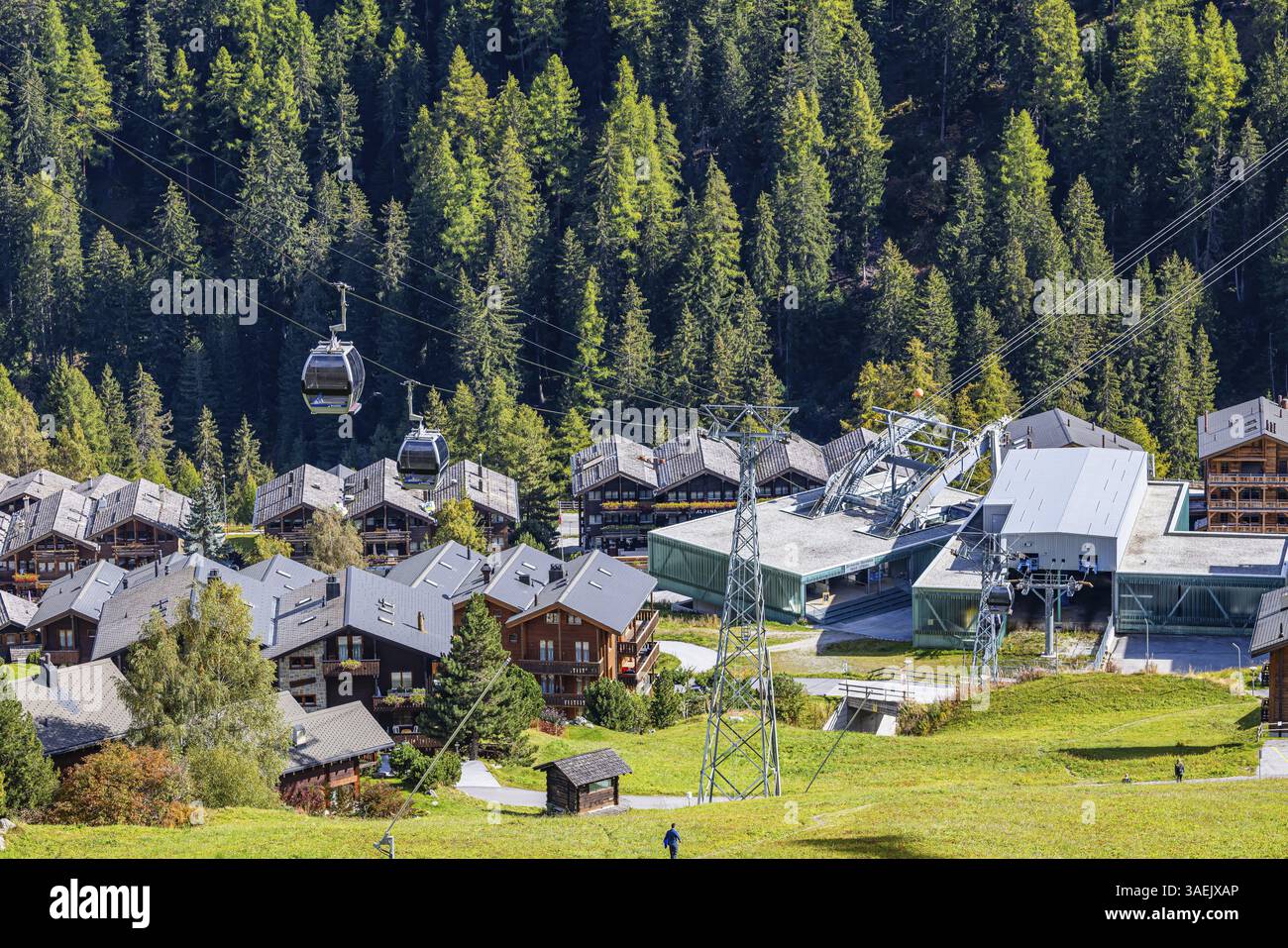 Bottom station cable cars hi-res stock photography and images - Alamy