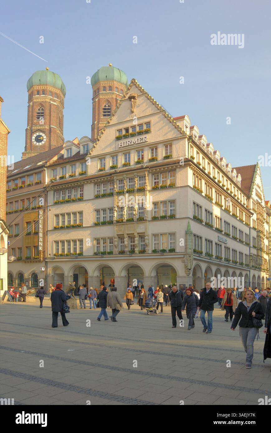 Neuhauserstrasse, traditional department stores' Hirmer, behind ...