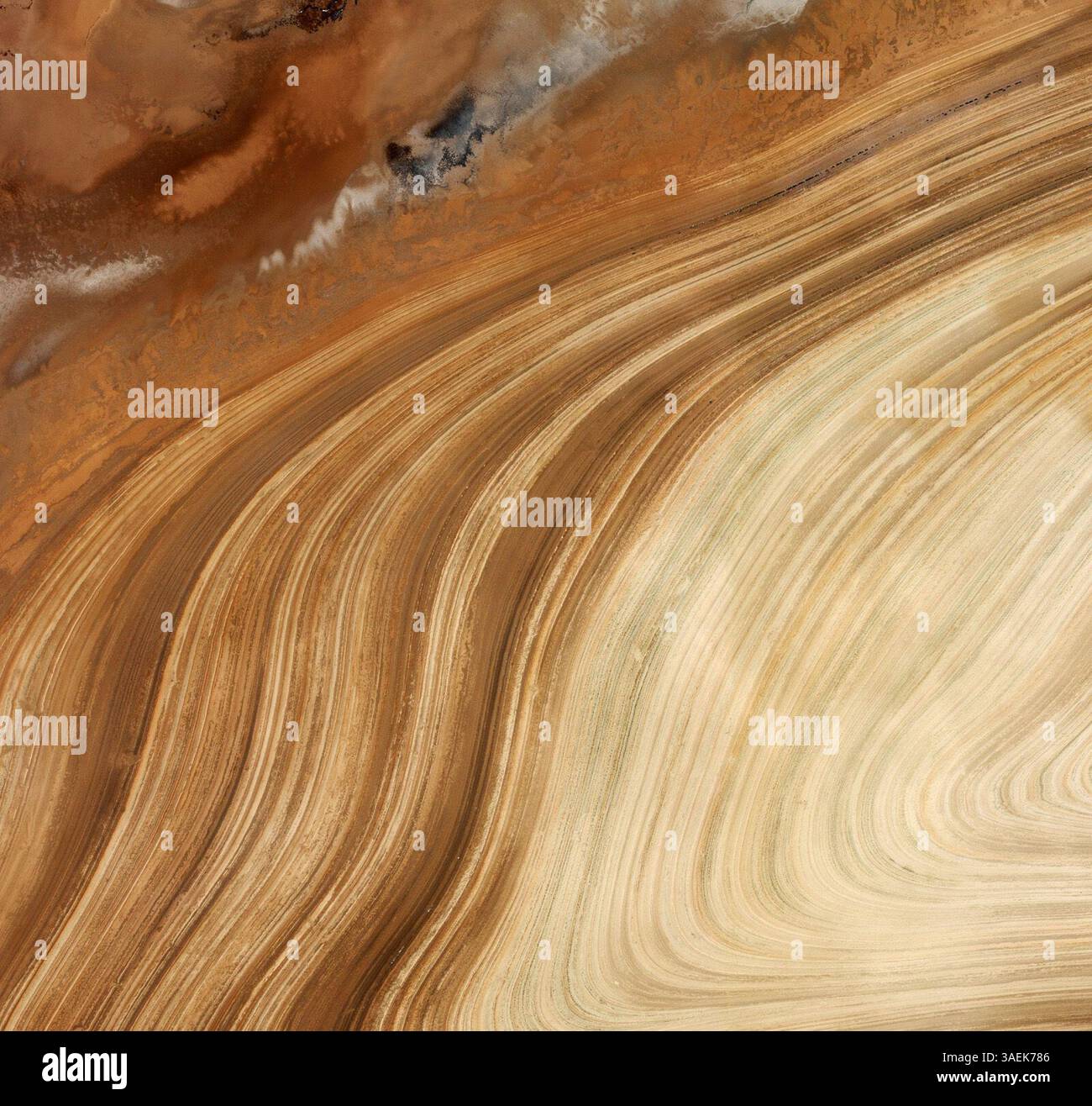 Jan. 26, 2012 - Dasht-e Kavir Desert, Iran - The curving sands in ...