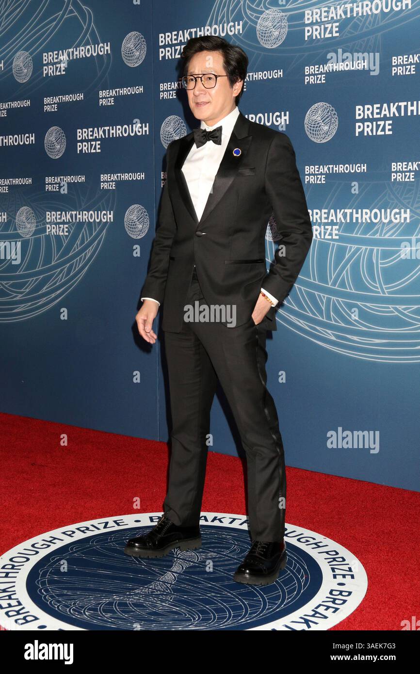 April 6, 2025, Santa Monica, Ca, USA: LOS ANGELES - APR 6: Ke Huy Quan ...