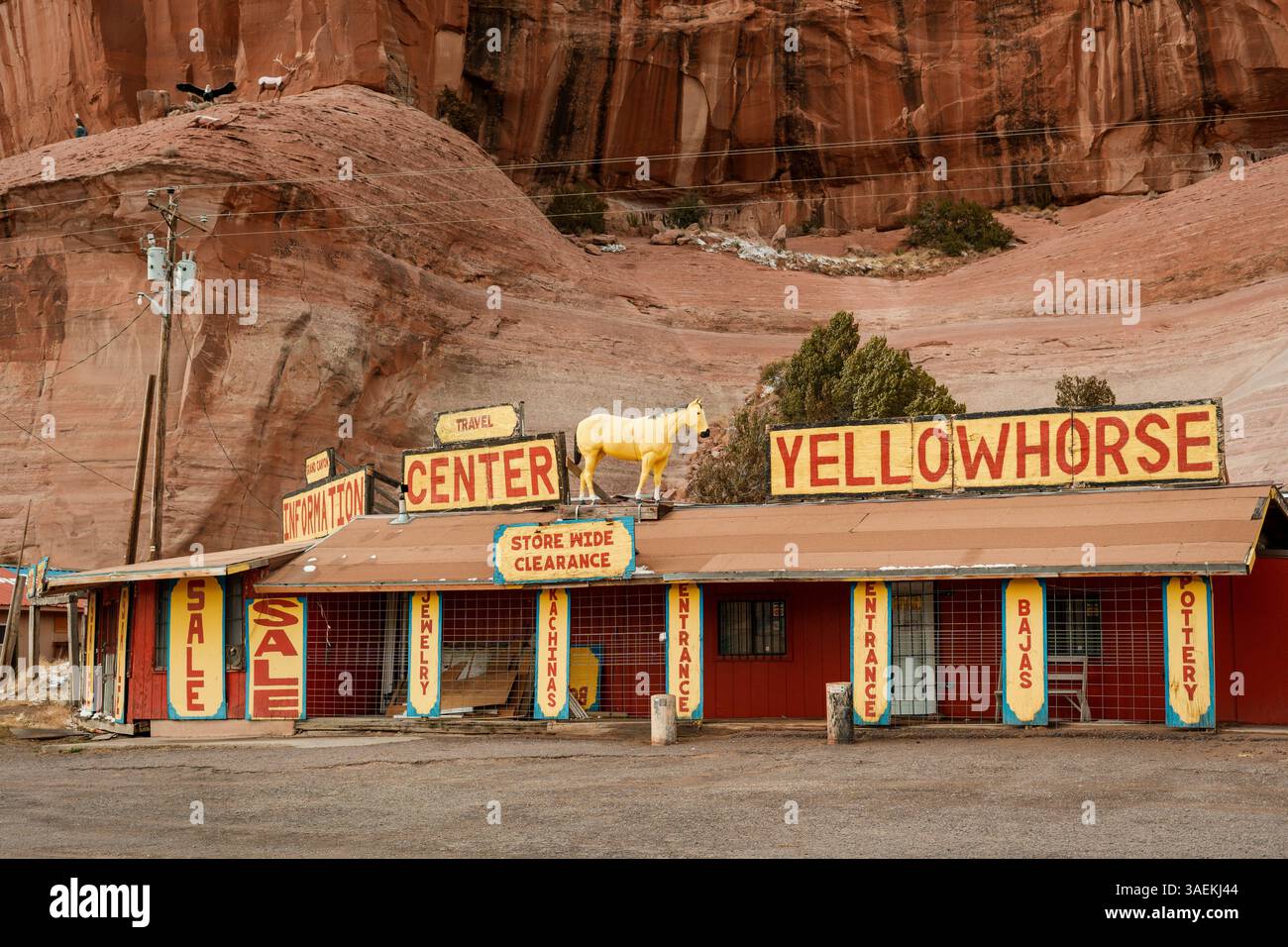 Yellowhorse sign hi-res stock photography and images - Alamy