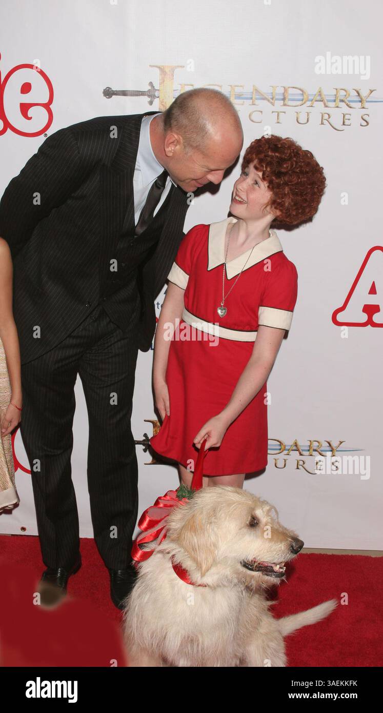 Oct 04, 2005; Los Angeles, CA, USA; Actor BRUCE WILLIS and (ANNIE ...