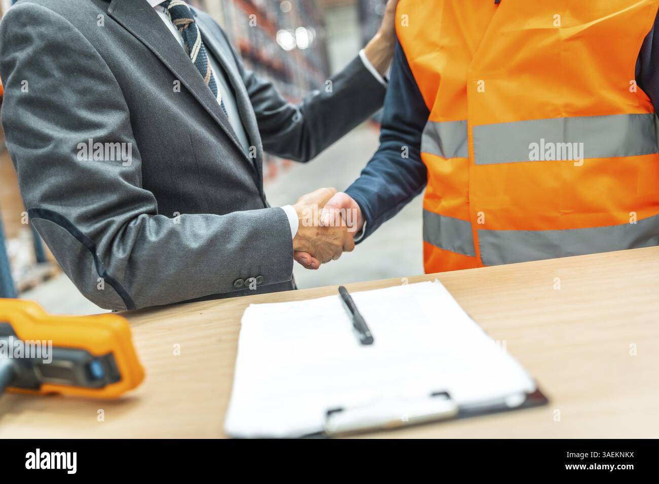 Signature contracts in business center hi-res stock photography and ...