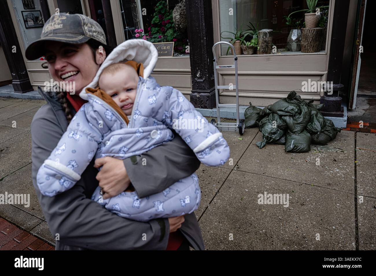 Laura Greenfield and her daughter, Bobbi Sue, stand outside of The ...