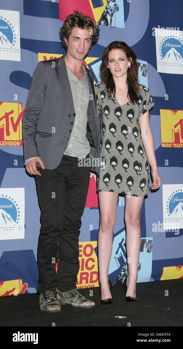 Kristen stewart pattinson hi-res stock photography and images - Alamy
