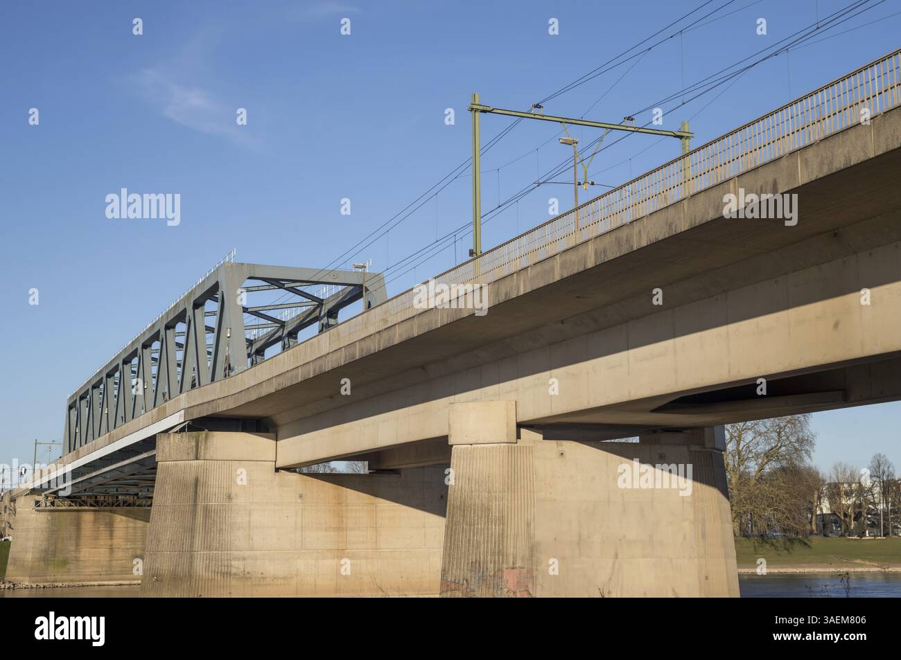 Railway concrete bridge bottom hi-res stock photography and images - Alamy