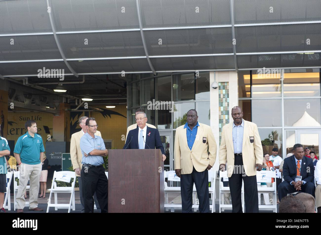 Tim robbie statue dedication joe hi-res stock photography and images ...