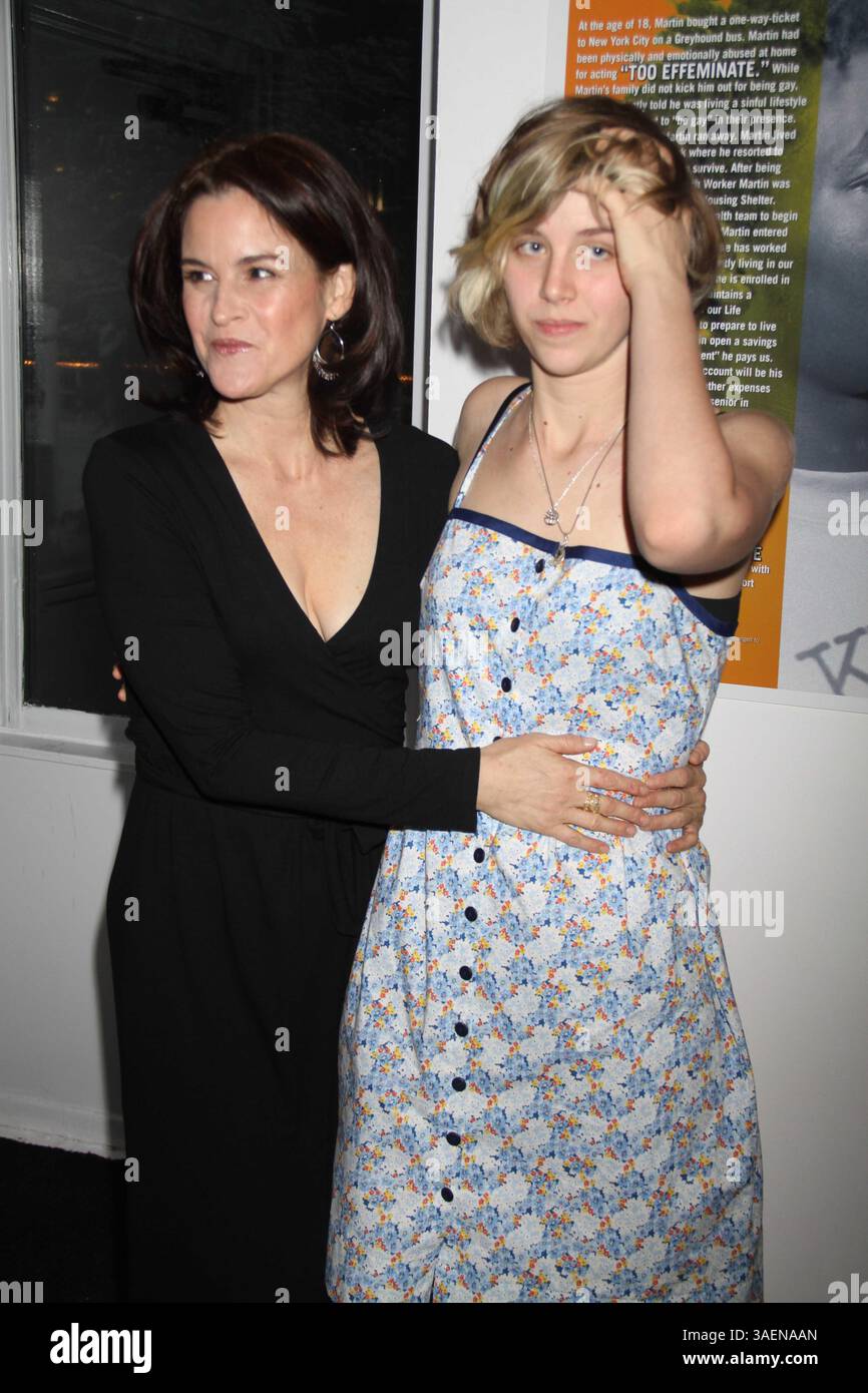 Oct. 6, 2011 - New York, New York, U.S. - ALLY SHEEDY and daughter ...