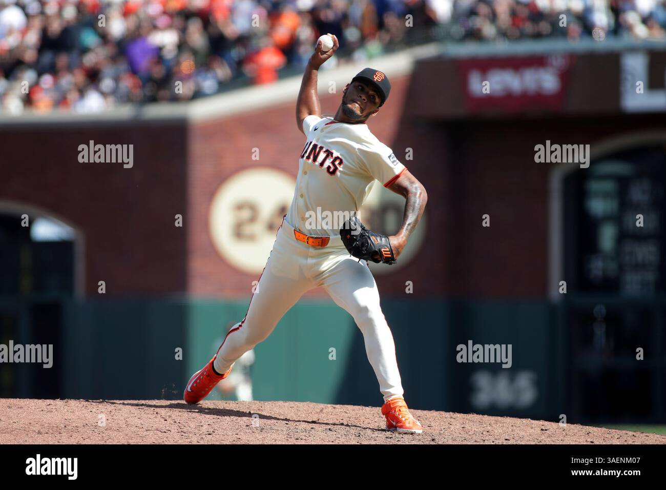 SAN FRANCISCO, CA - APRIL 06: San Francisco Giants Camilo Doval (75) closes the game versus the ...
