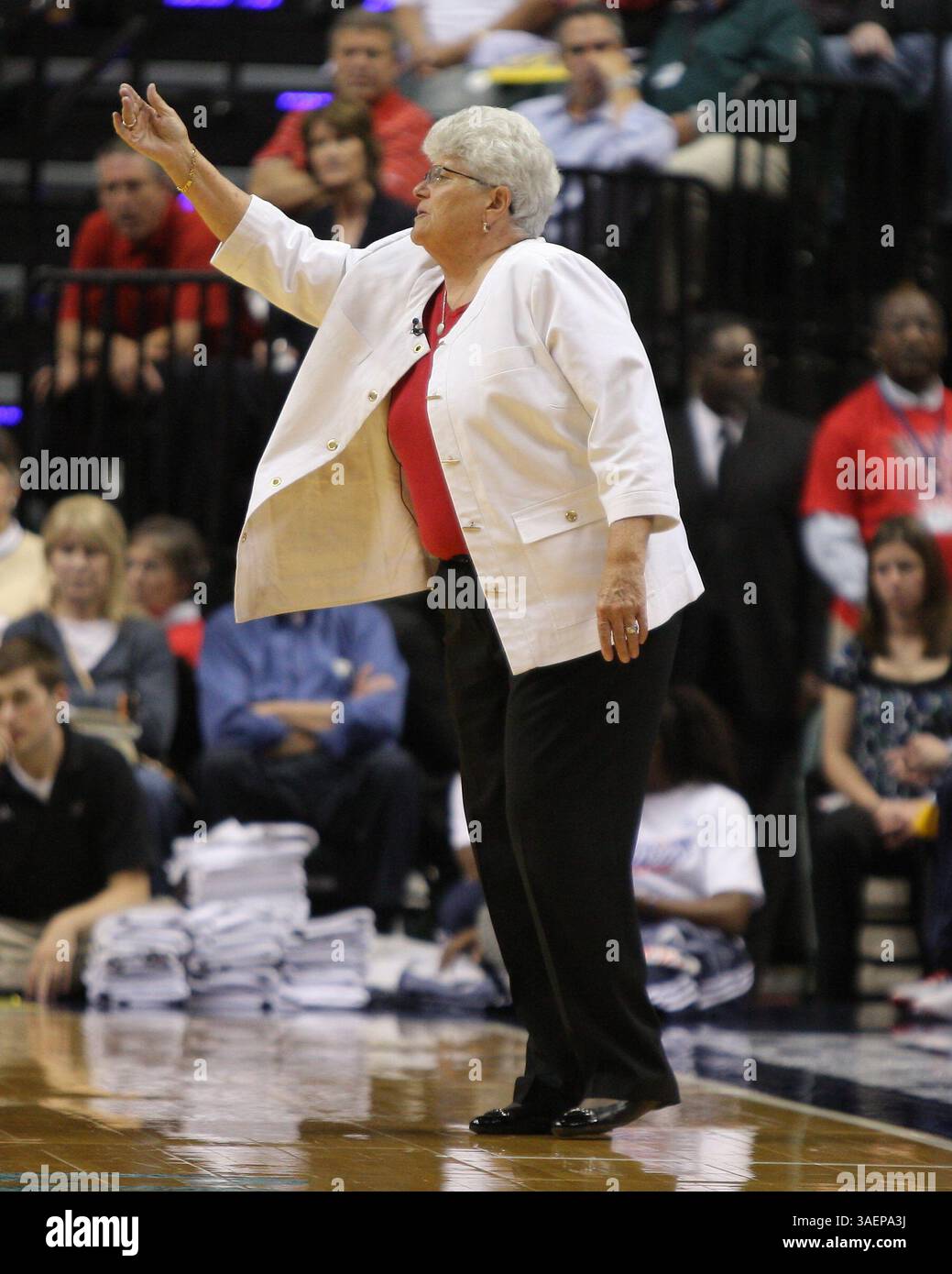 September 22, 2011: Indiana Fever head coach Lin Dunn calls one of her ...