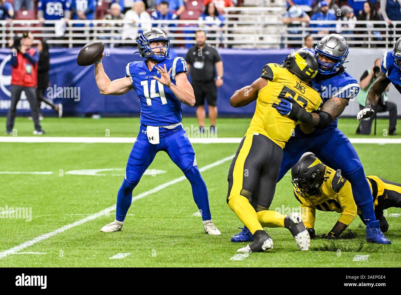 ST. LOUIS, MO - APRIL 06: St. Louis Battlehawks Quarterback Max Duggan ...