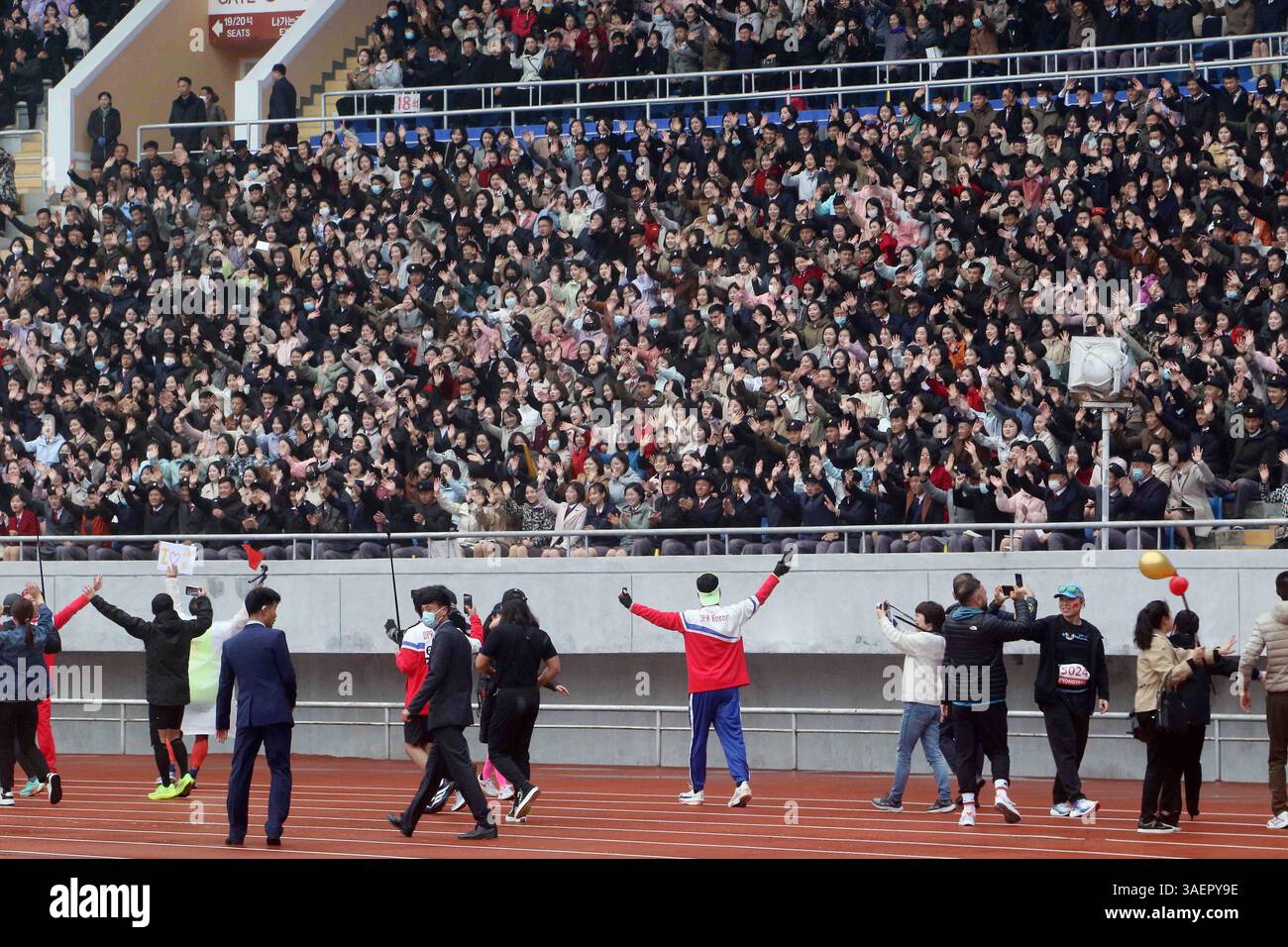 Pyongyang citizens cheer during the Pyongyang International Marathon in ...