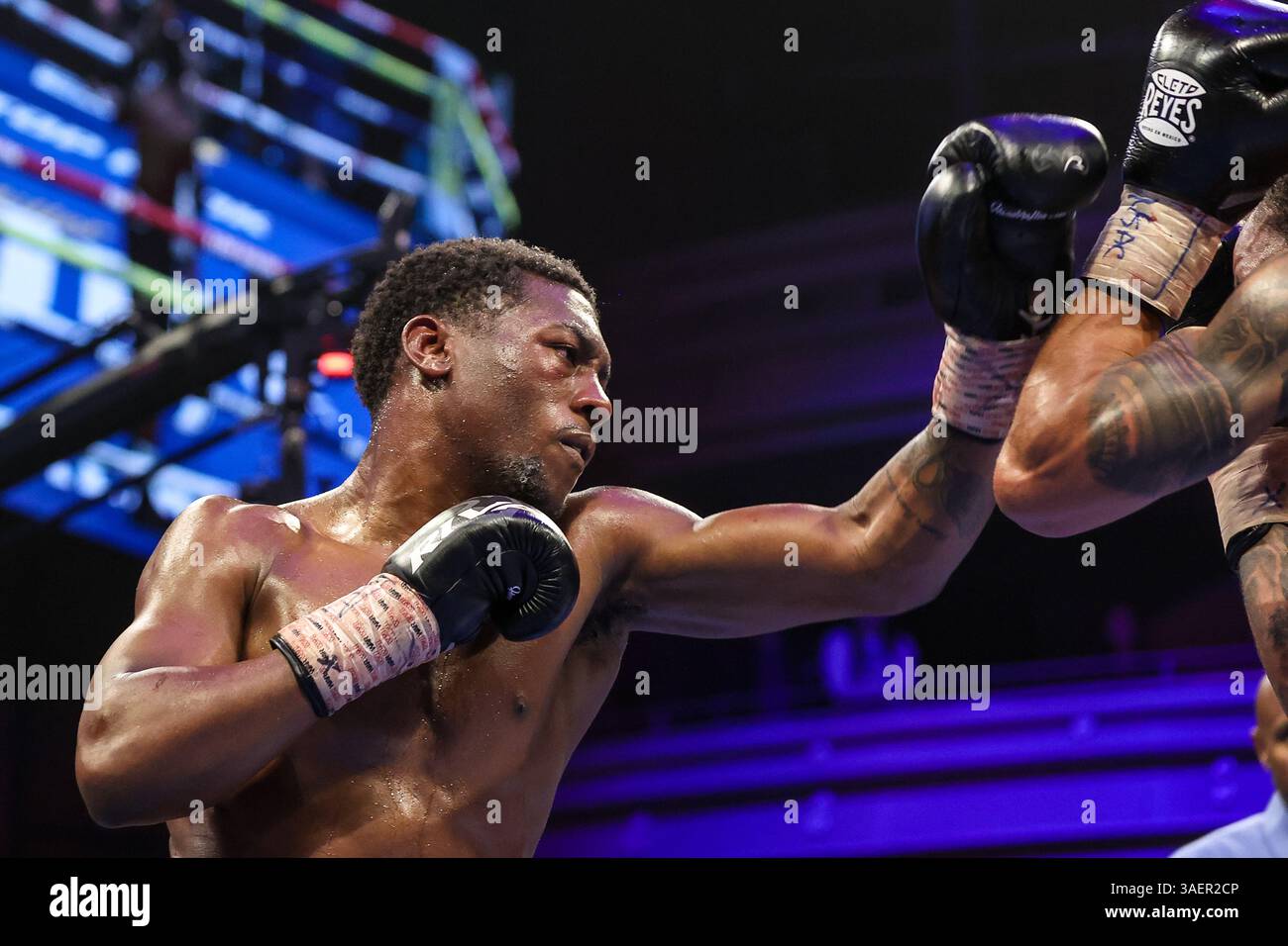 April 5, 2025: (L-R) Middleweight Jahi Tucker throws a punch during the ...