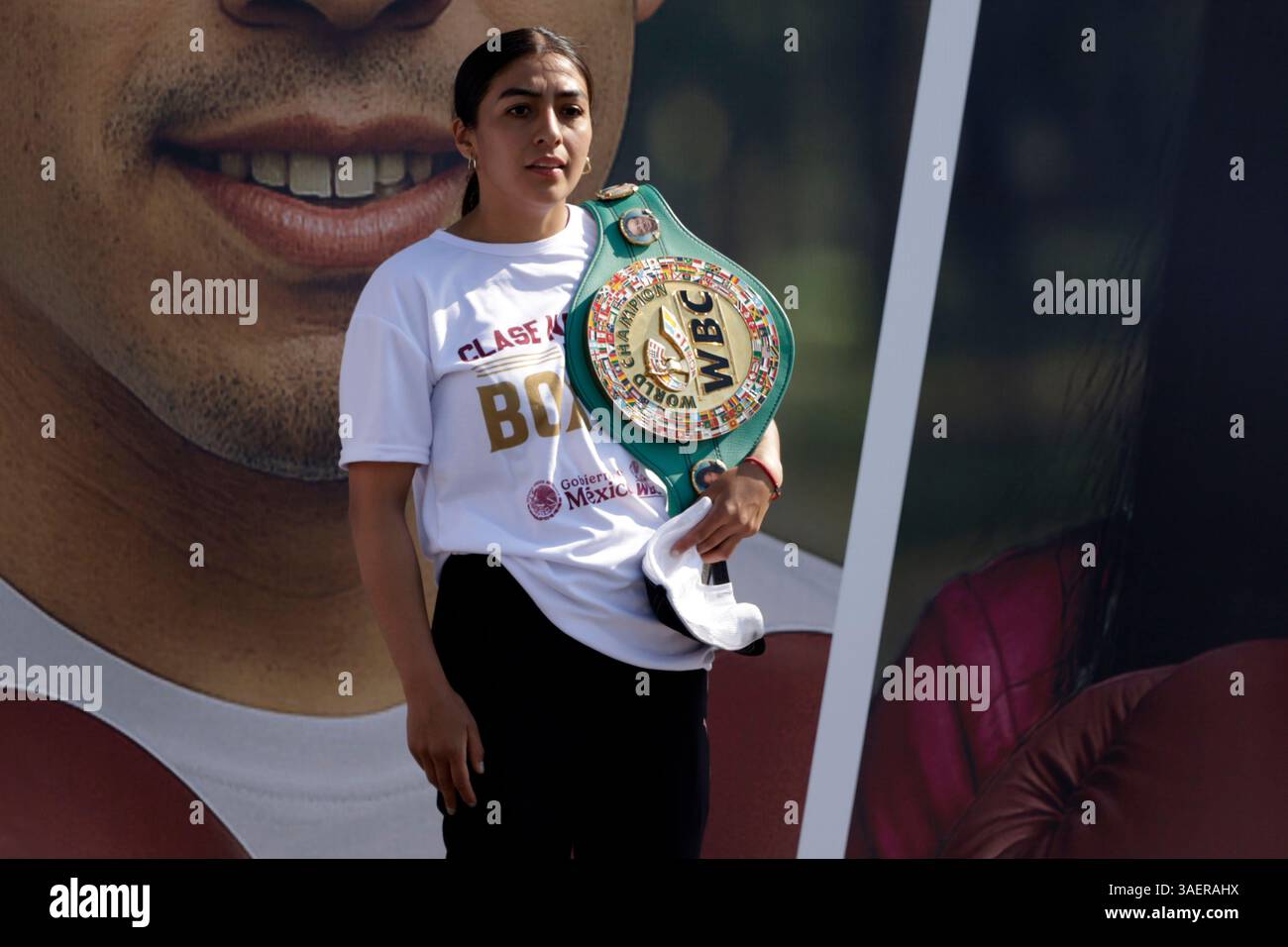 Mexico City, Mexico. 06th Apr, 2025. World boxing champion Jessica Nery ...