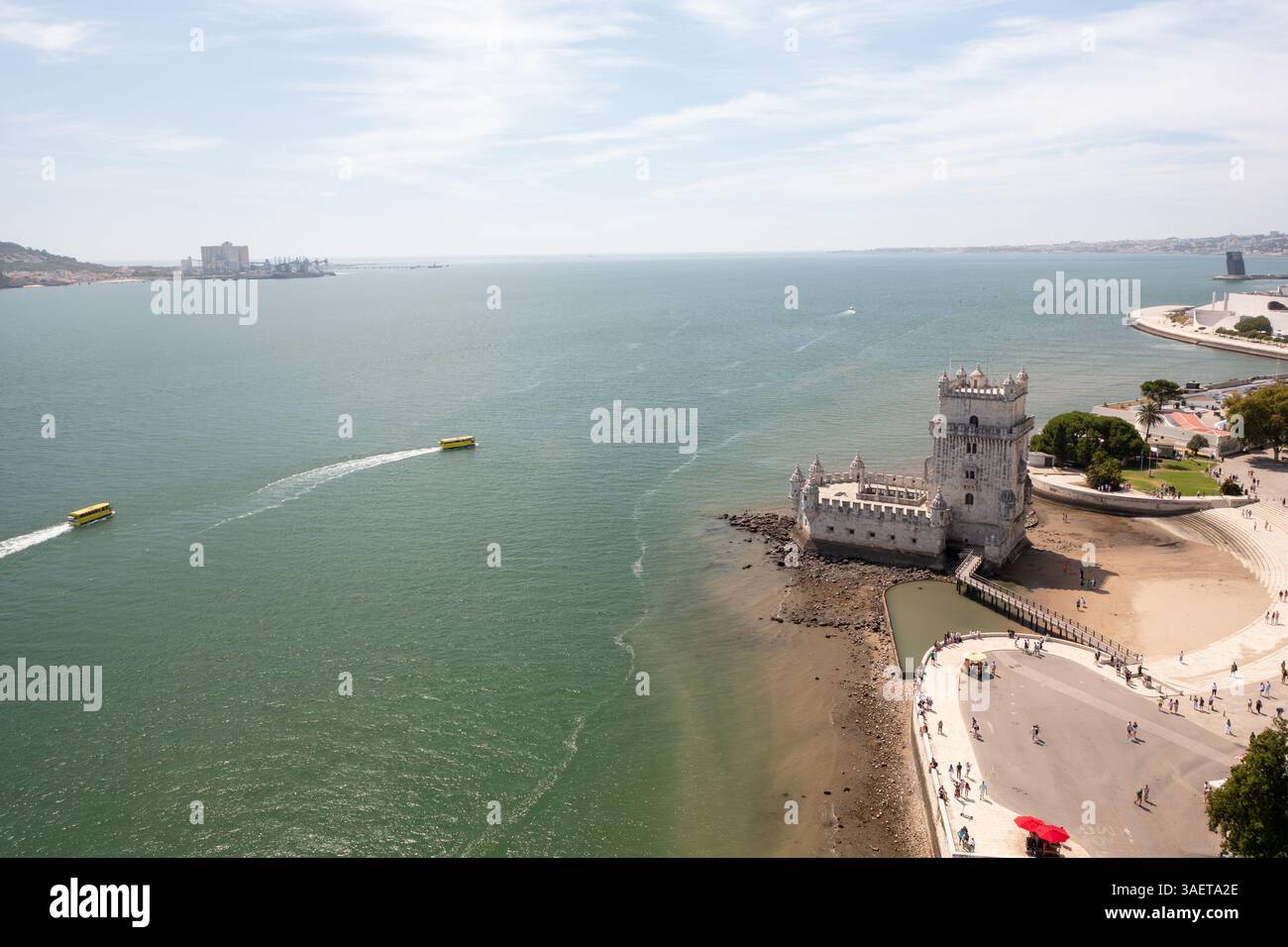 Sightseeing boats on tagus hi-res stock photography and images - Alamy