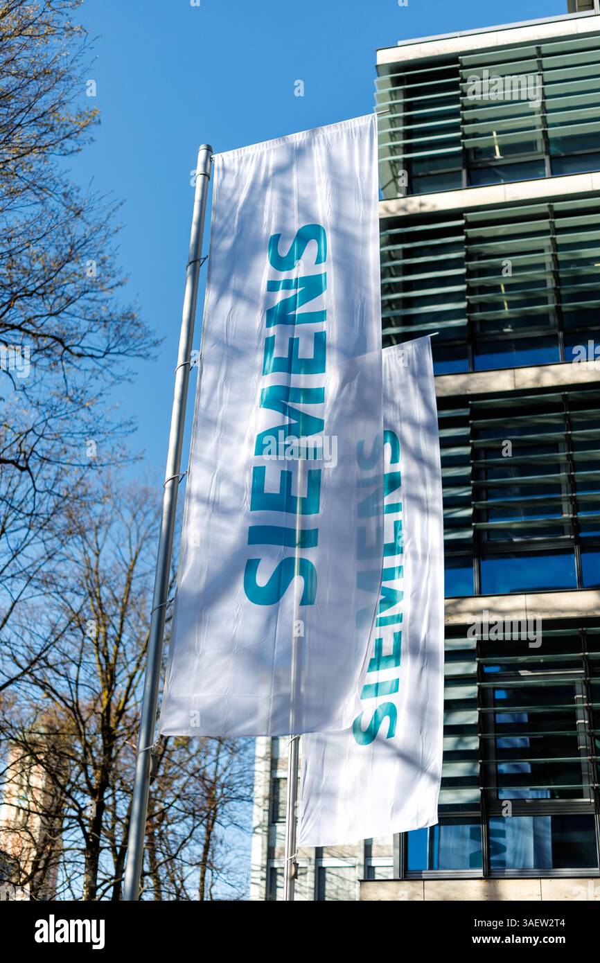 06 April 2025, Bavaria, Munich: The lettering and logo of Siemens AG can be seen on flags in ...