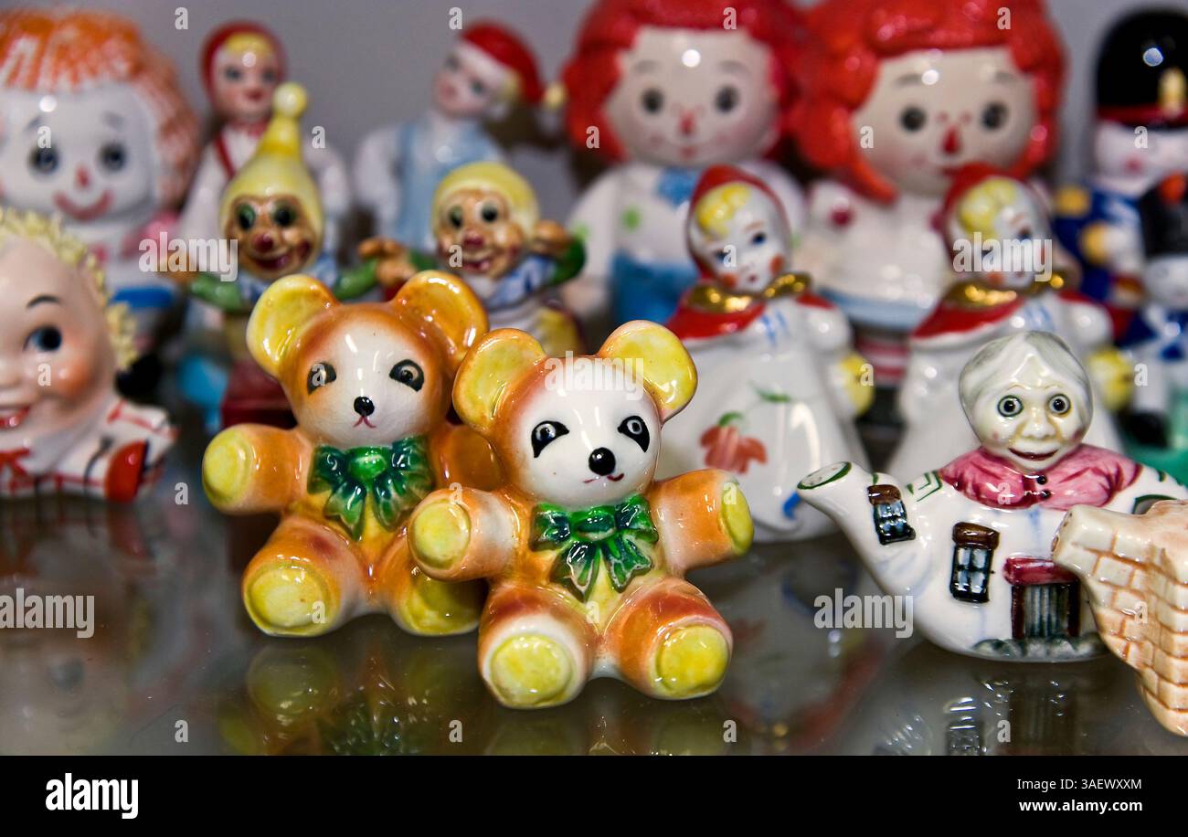 Dec. 12, 2011 - Traer, Iowa, USA - Salt and pepper shakers are seen on ...