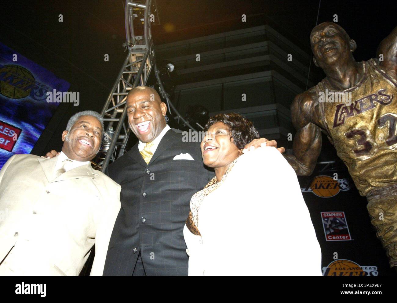 Feb 11, 2004; Los Angeles, CA, USA; Former Los Angeles Lakers NBA star ...